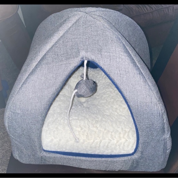 Small Pets | Brand New Tent Style Furry Cat Hut Cat Bed Perfect For ...